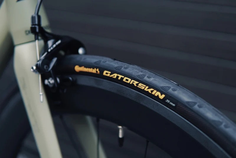 Continental Gatorskin foldable 25mm X2 | Road Bike Tyres | Bike Hub