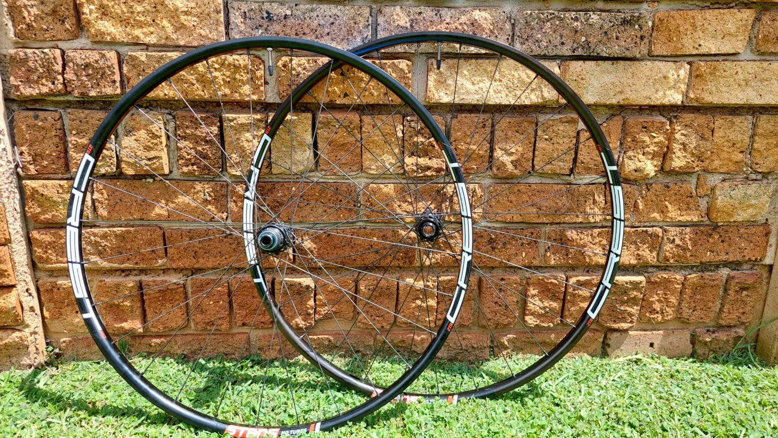 Syncros / Stans mk3 28 hole wheel set - Boost | Mountain Bike Wheels ...