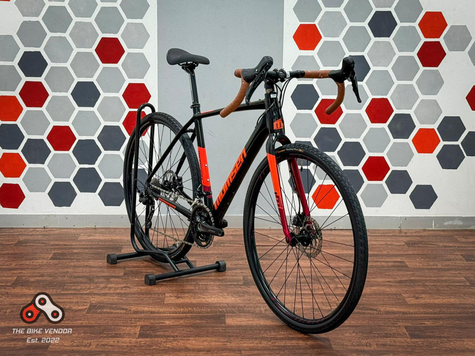 Momsen GP300 Hydraulic - Shimano GRX | Gravel Bikes | Bike Hub