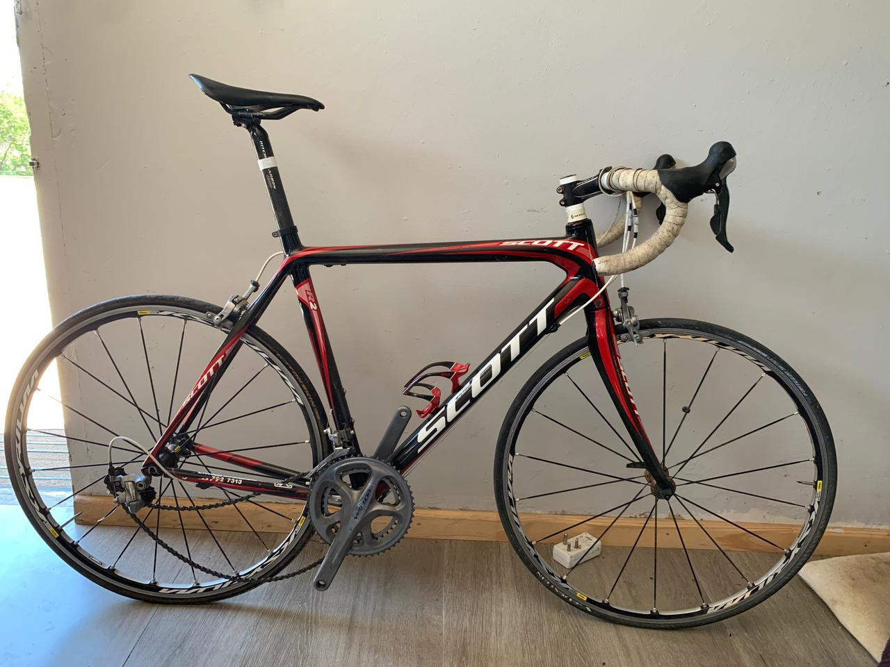 Scott Addict R2 | Road Bikes | Bike Hub