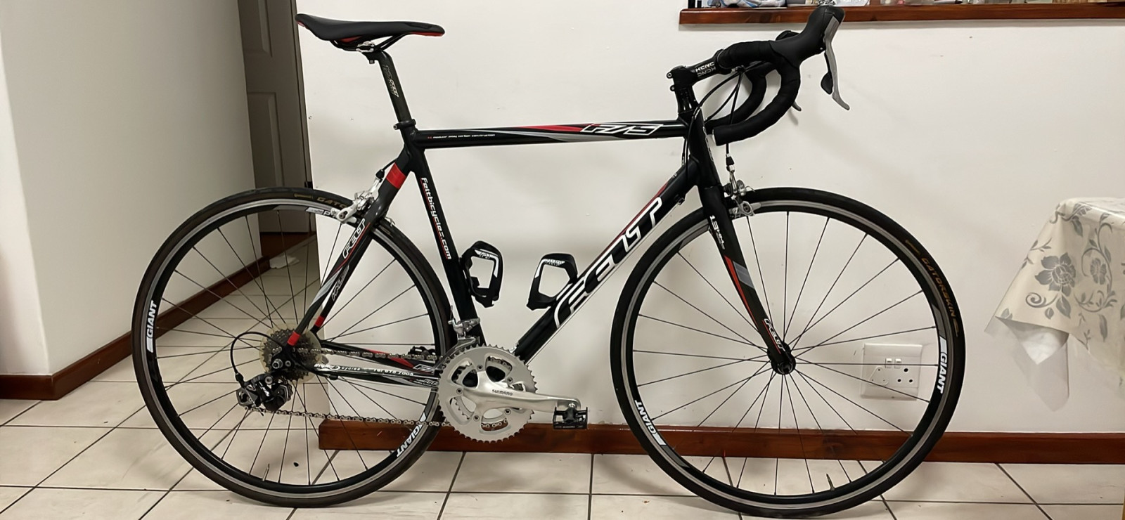 Felt F75 (L/56) & Tacx Blue Matic Trainer. Neg. | Road Bikes | Bike Hub