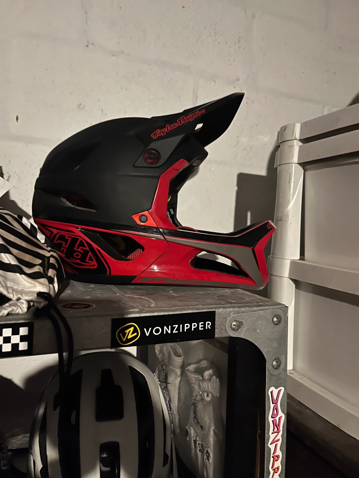 TLD stage full face | Helmets | Bike Hub