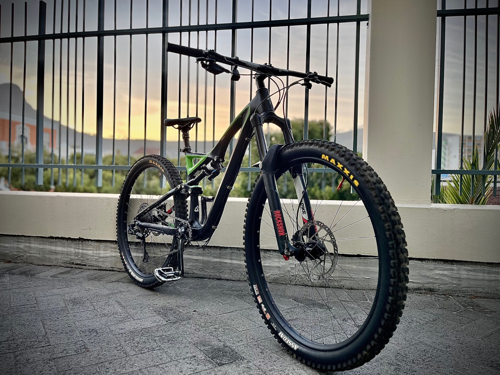 Specialized Stumpy | Dual Suspension Mountain Bikes | Bike Hub