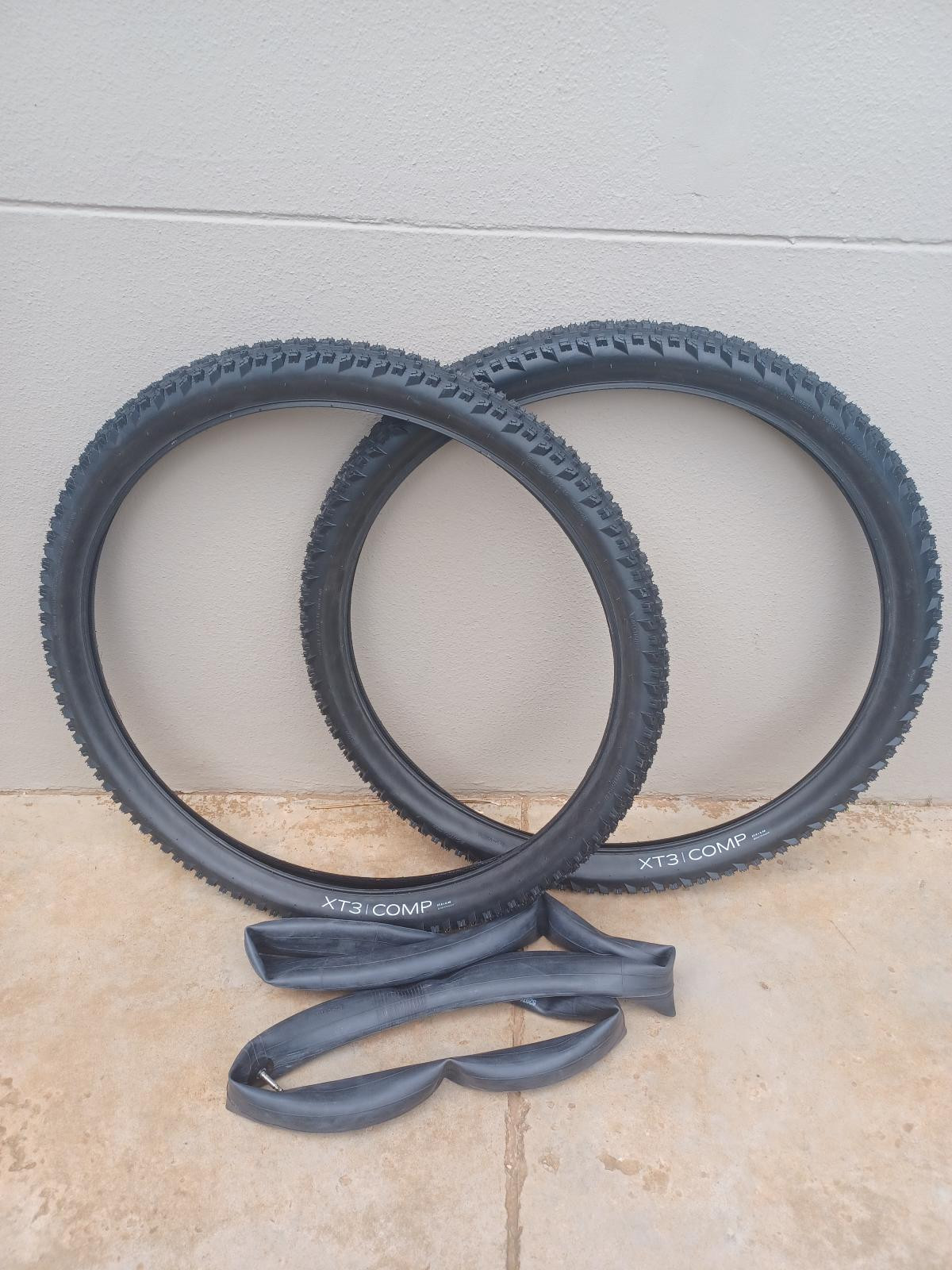 Bontrager XT3 comp 27.5x 2.4 tubed tyres | Mountain Bike Tyres | Bike Hub