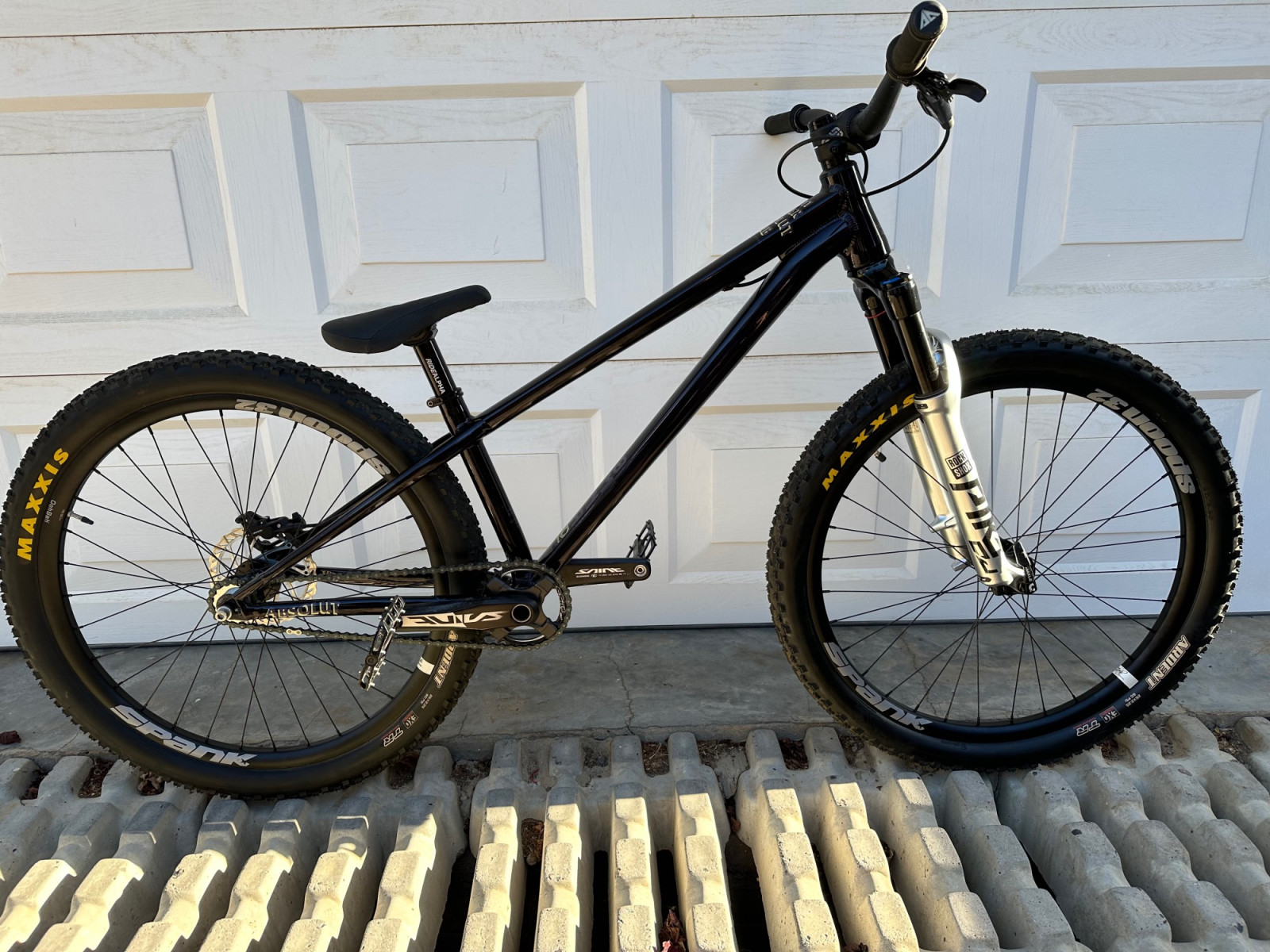 Custom Commencal Absolute Team Issue | Dirt Jump Bikes | Bike Hub