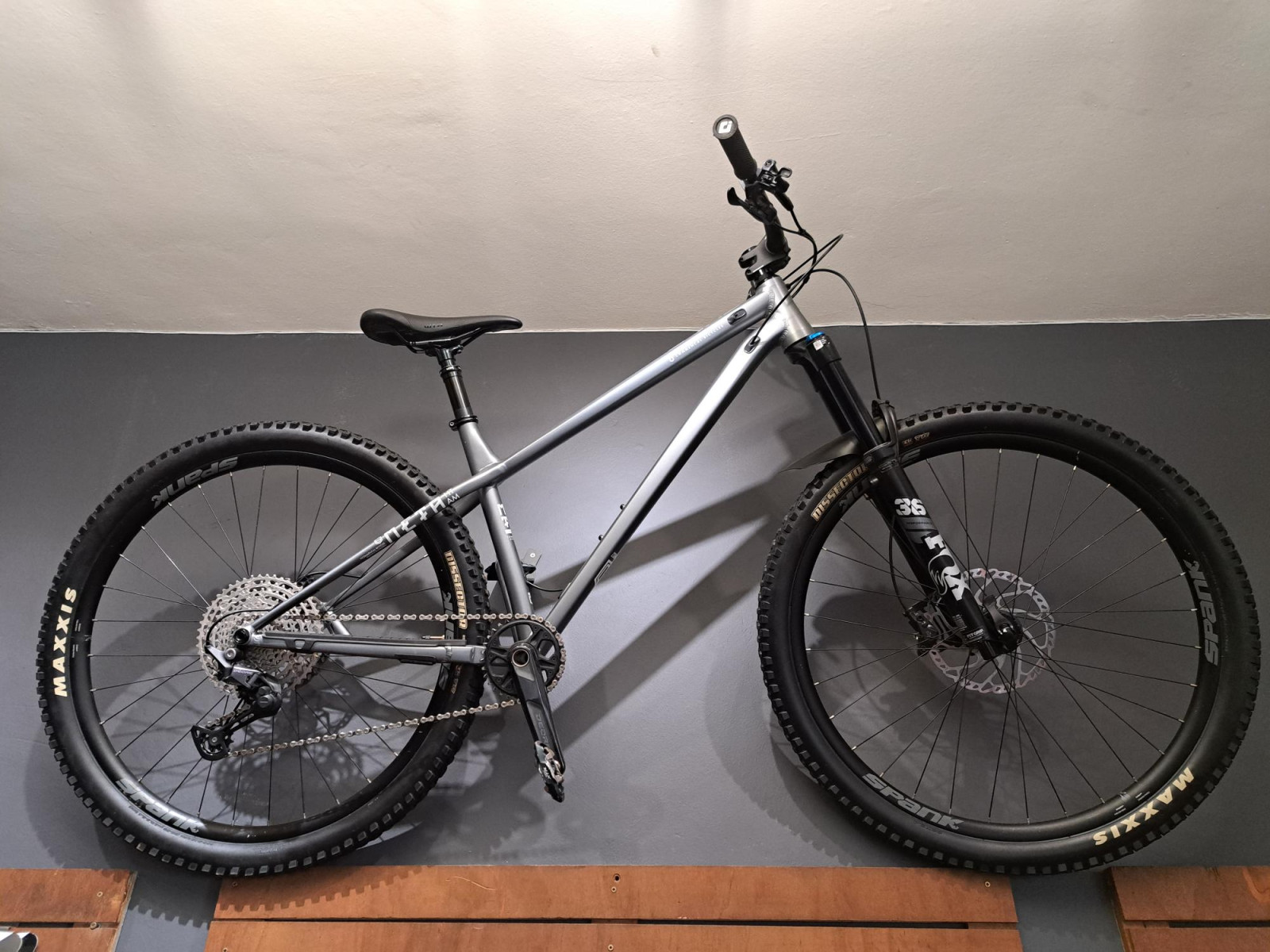 Commencal Meta Race HT 29er | Hardtail Mountain Bikes | Bike Hub