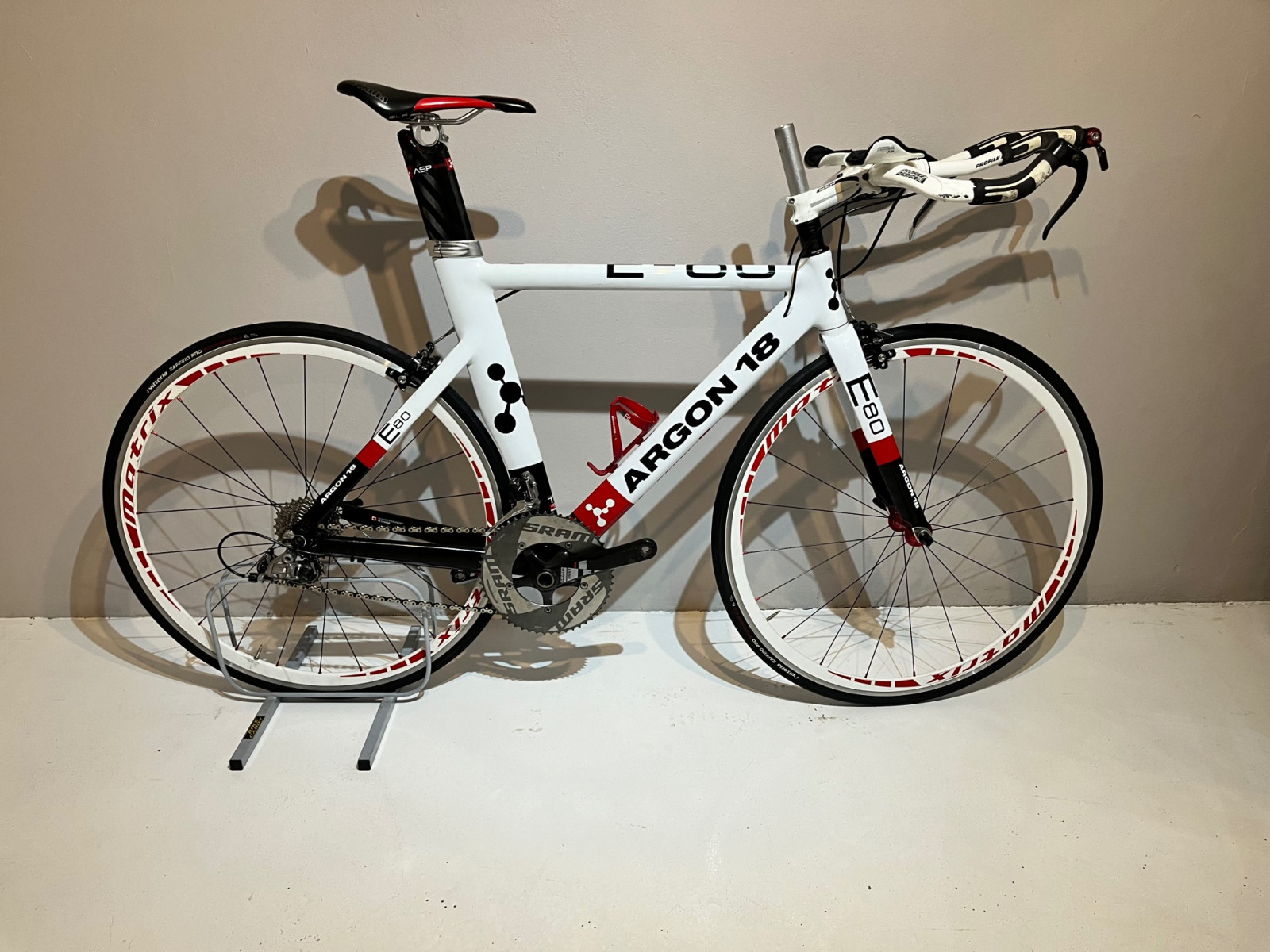 Argon 18 E-80 | Triathlon & Time Trial Bikes | Bike Hub