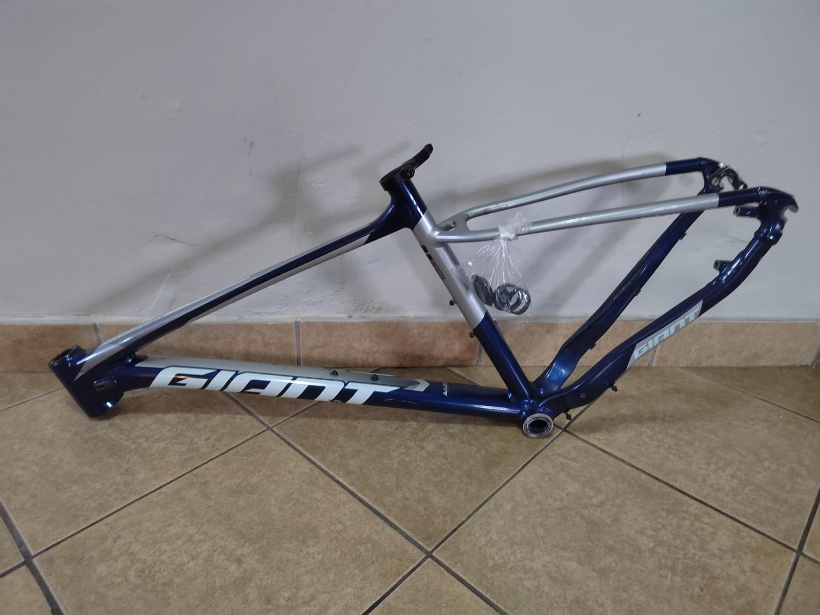 Giant Fathom 29er (Medium) | Hardtail Mountain Bike Frames | Bike Hub