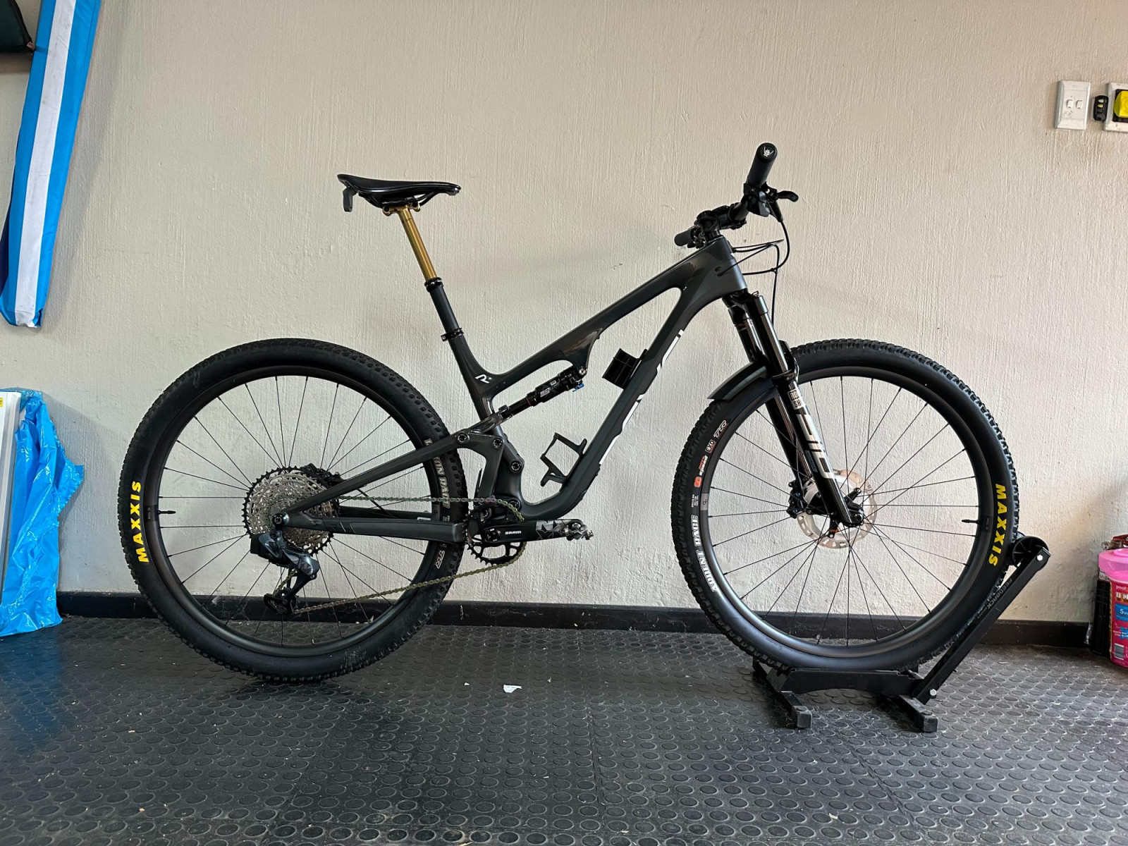 Revel Ranger (Large) - Full House | Dual Suspension Mountain Bikes ...