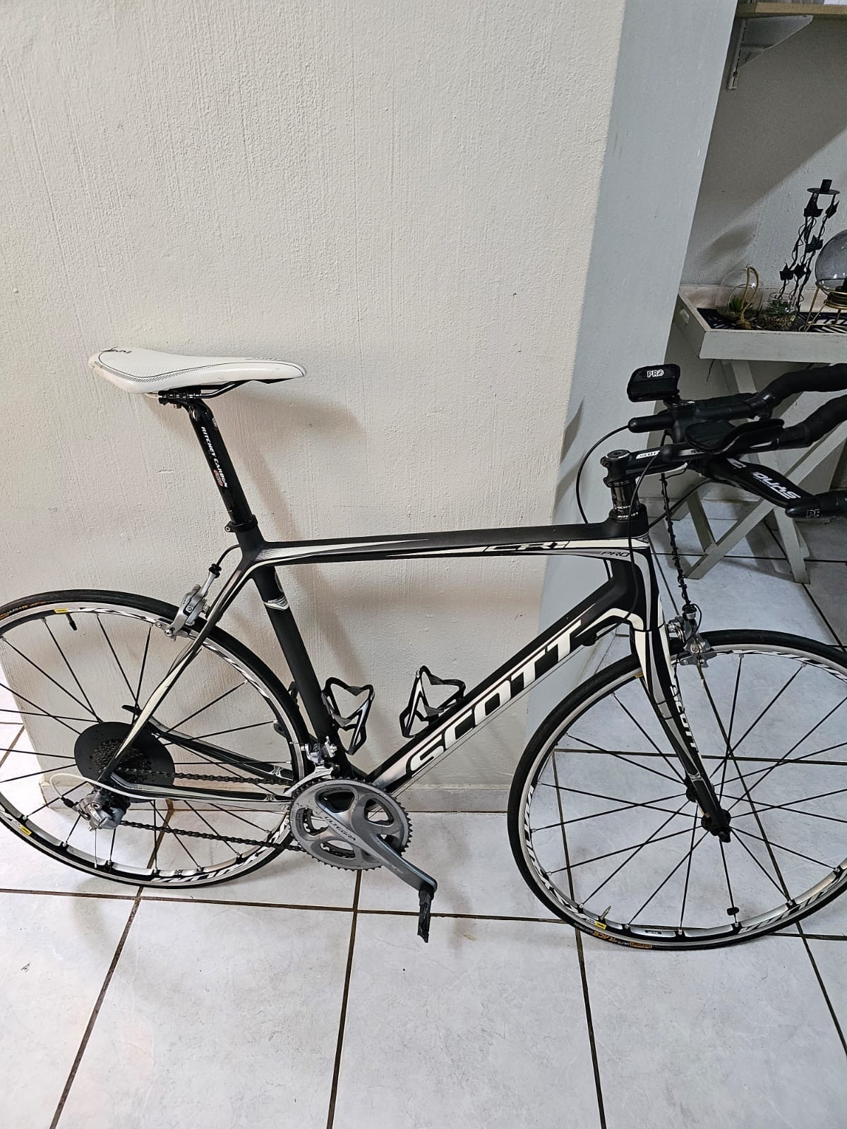 Scott CR1 Pro Carbon | Road Bikes | Bike Hub