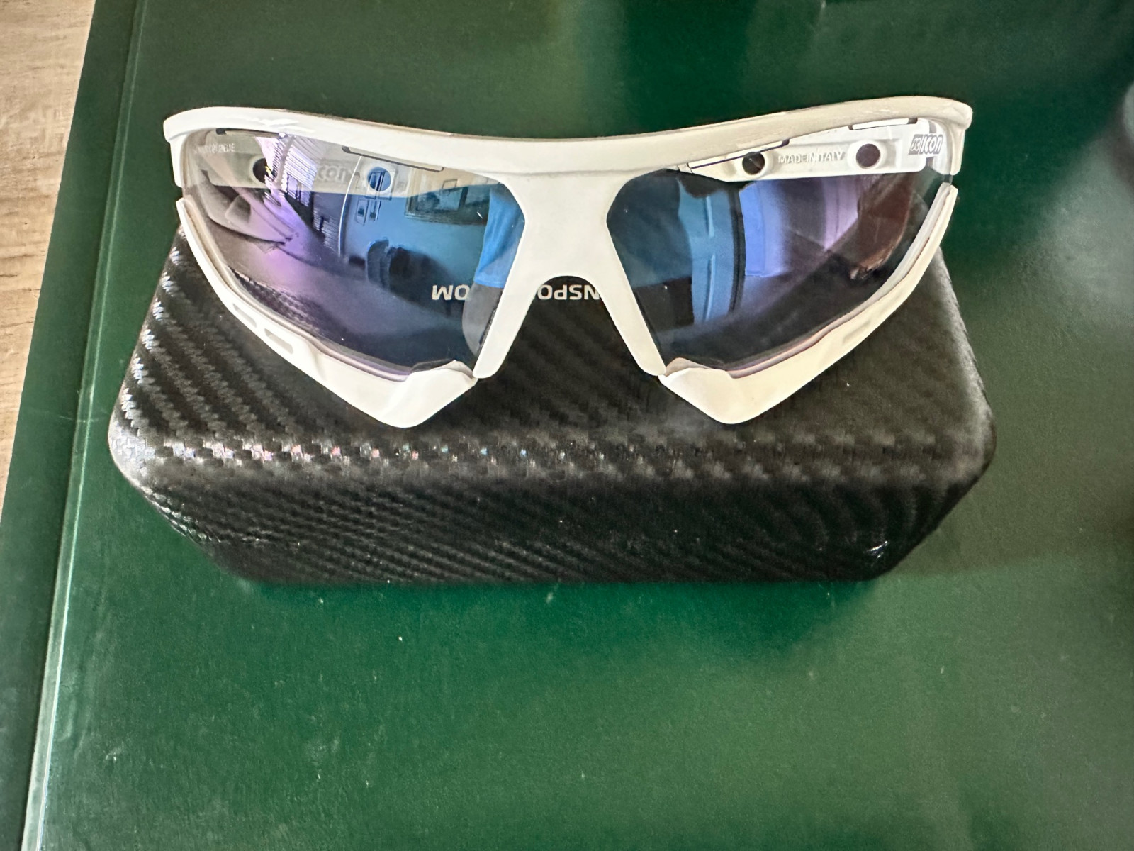 Scicon Aerocomfort Photochromic glasses | Eyewear | Bike Hub