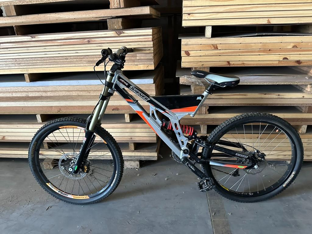 Downhill Mountain Bike - Turner DHR | Downhill Bikes | Bike Hub