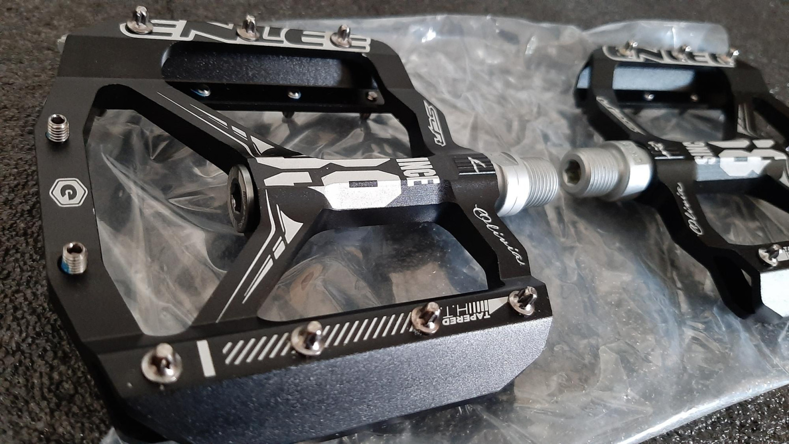 Flat Lite pedals | Pedals | Bike Hub