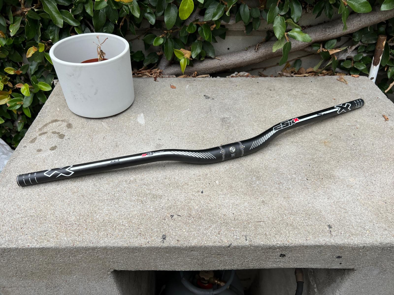CSIXX Hi-Riser Carbon Handlebar 780mm x 20mm | Handlebars | Bike Hub
