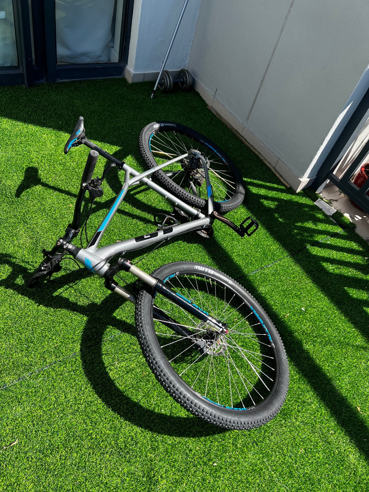 GT Avalanche Elite Mountain Bicycle | Hardtail Mountain Bikes | Bike Hub