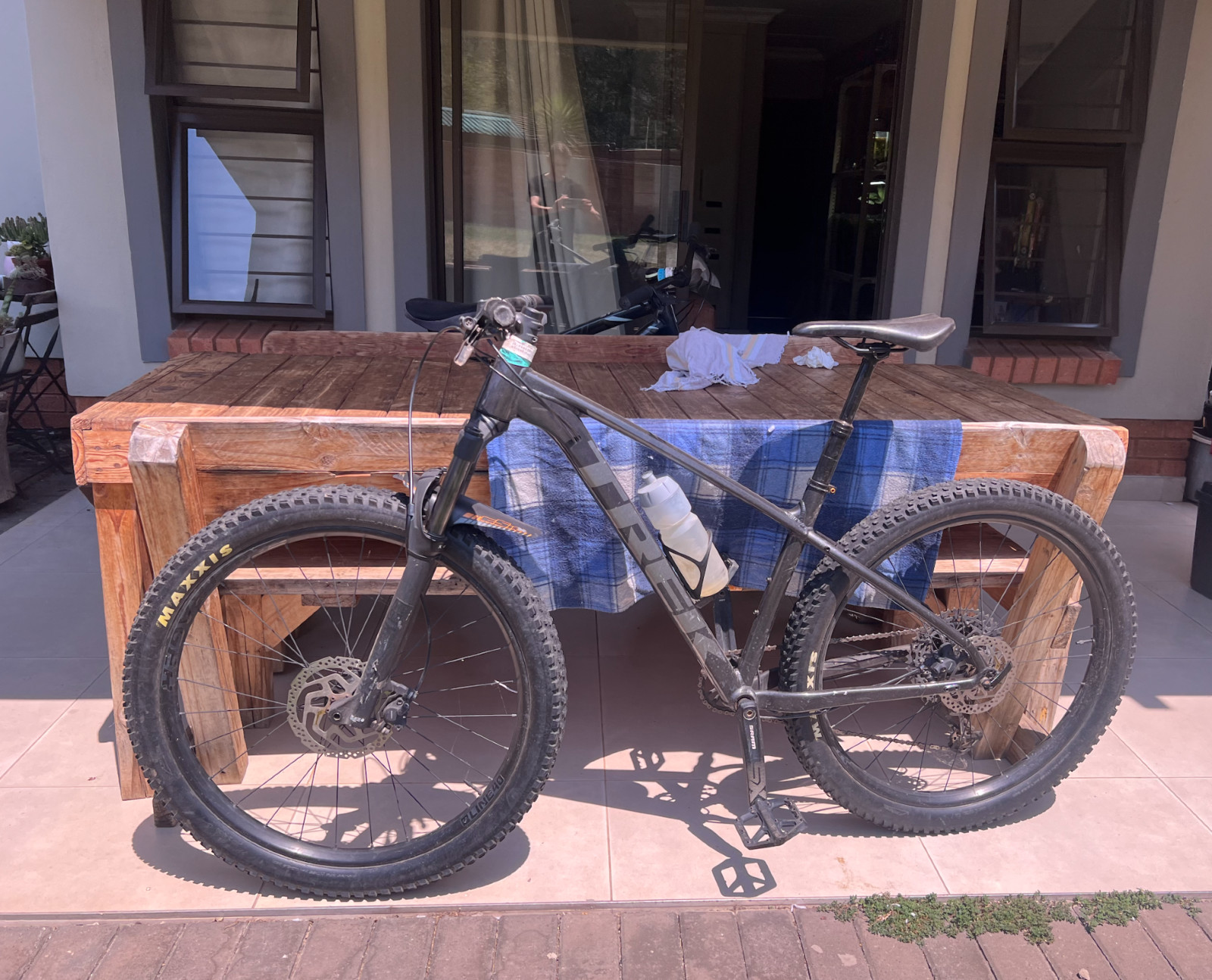 Trek Roscoe 7 - Medium | Hardtail Mountain Bikes | Bike Hub