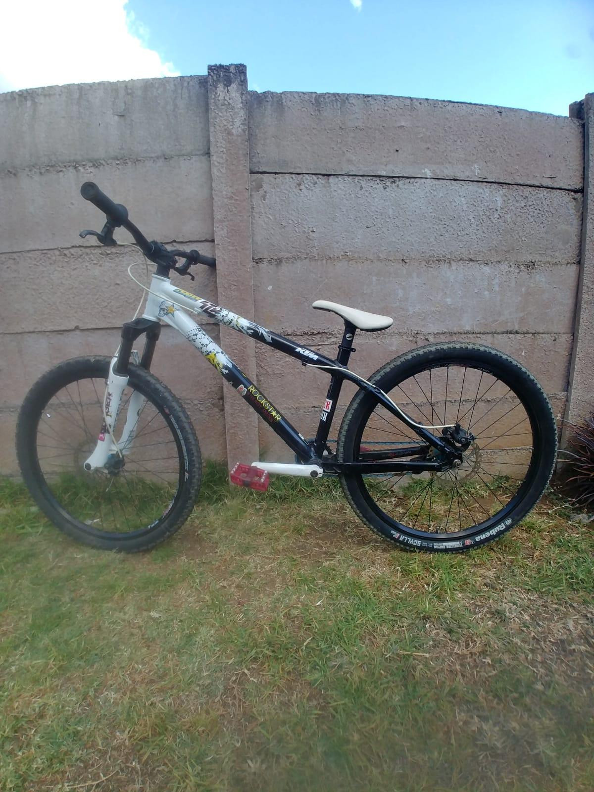 GIANT STP Dirt Jumper | BMX Bikes | Bike Hub