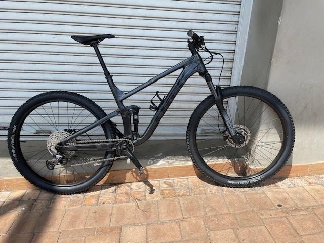 TREK TOP FUEL 5 | Dual Suspension Mountain Bikes | Bike Hub