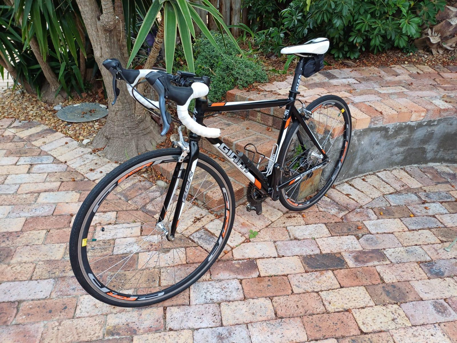 Giant 2 SCR | Road Bikes | Bike Hub