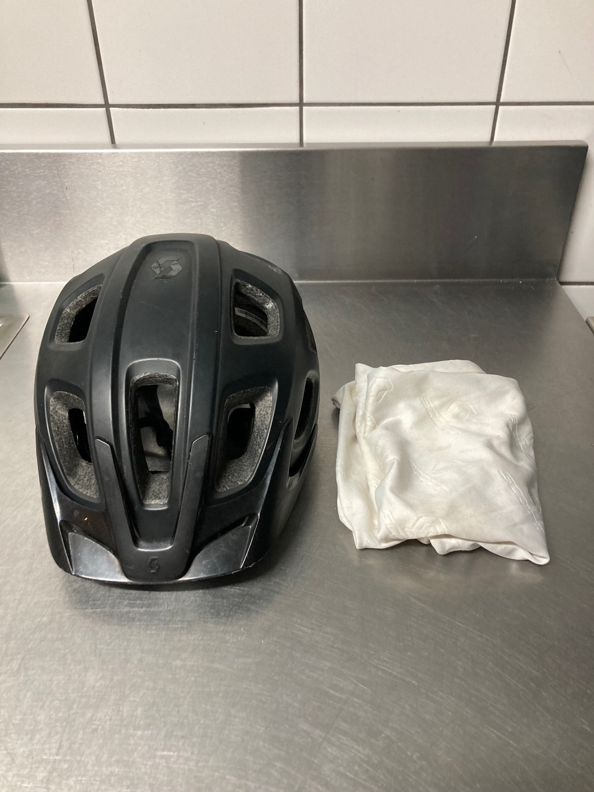 Scott Vivo Plus Helmet | Helmets | Bike Hub