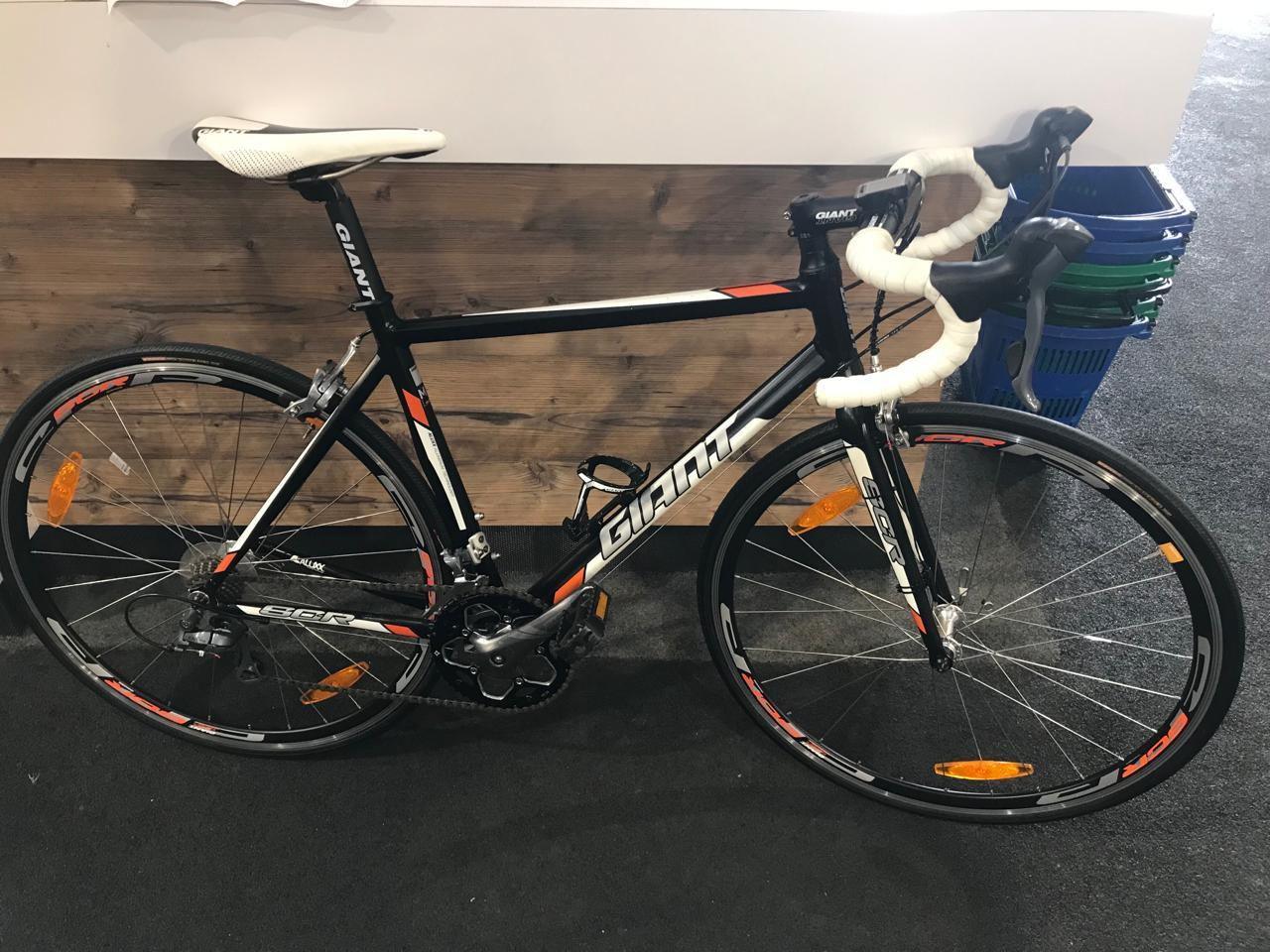 Giant SCR Racing Bike MEDIUM SIZE | Road Bikes | Bike Hub