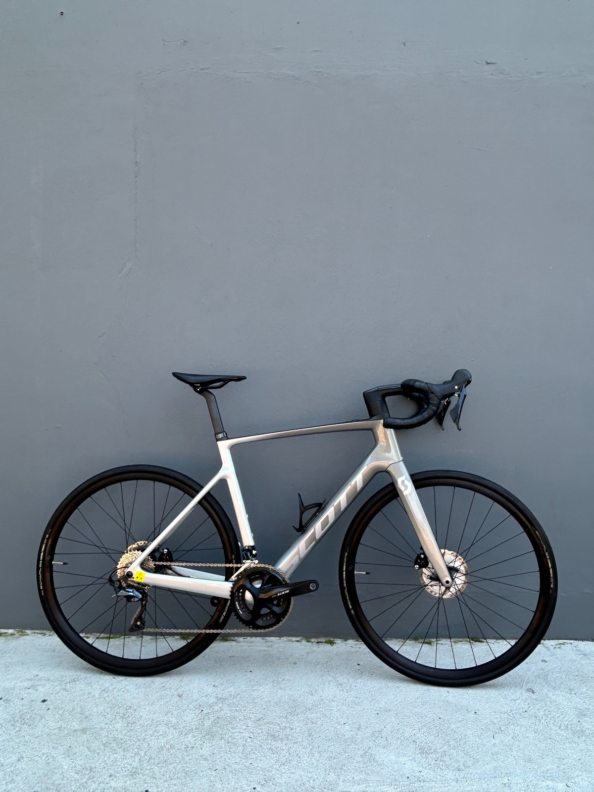 Scott Addict carbon E RIDE | Road E-Bikes | Bike Hub