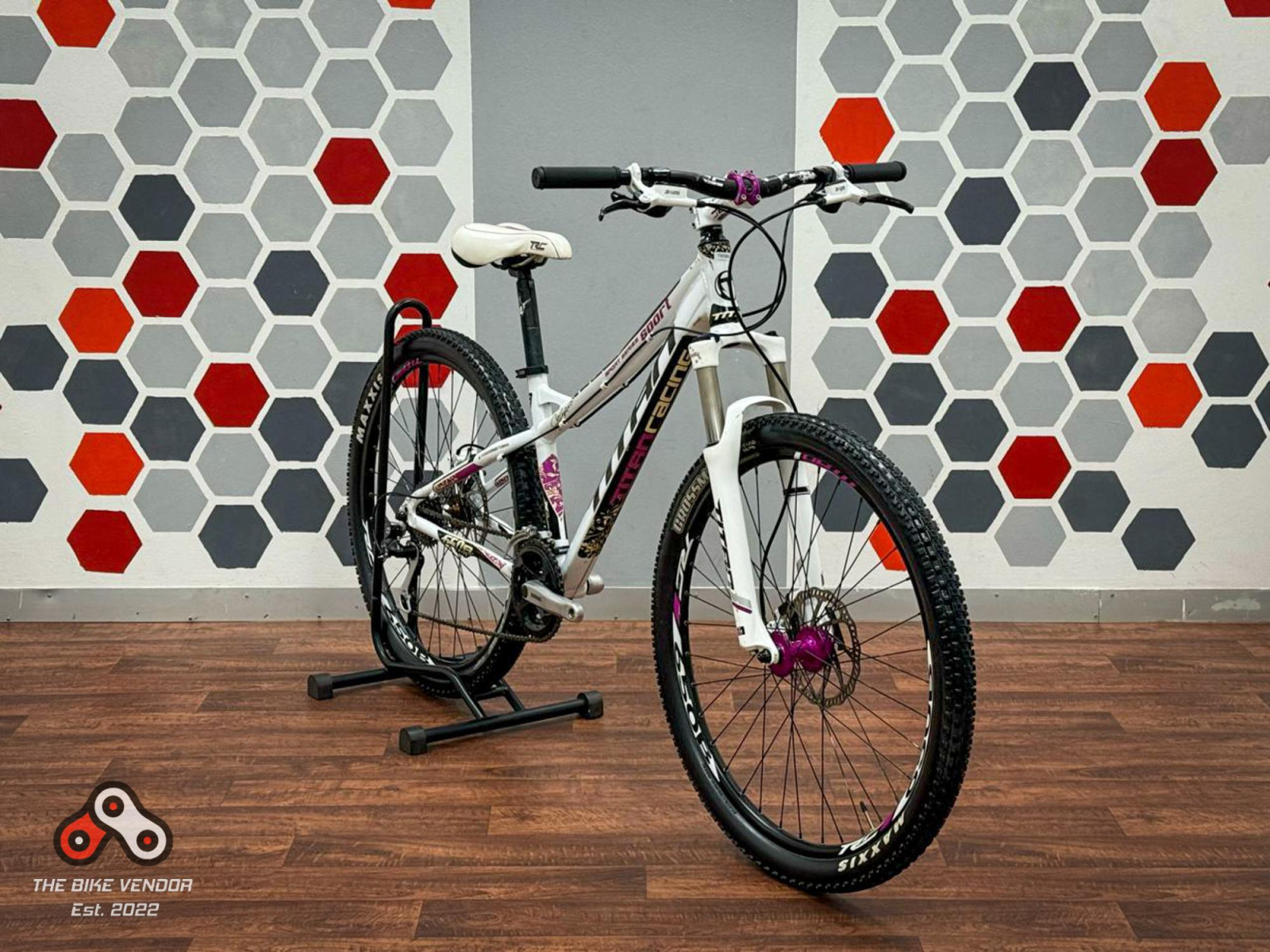 Titan Calypso Sport - Hydraulic Discs - Shimano | Hardtail Mountain Bikes | Bike Hub