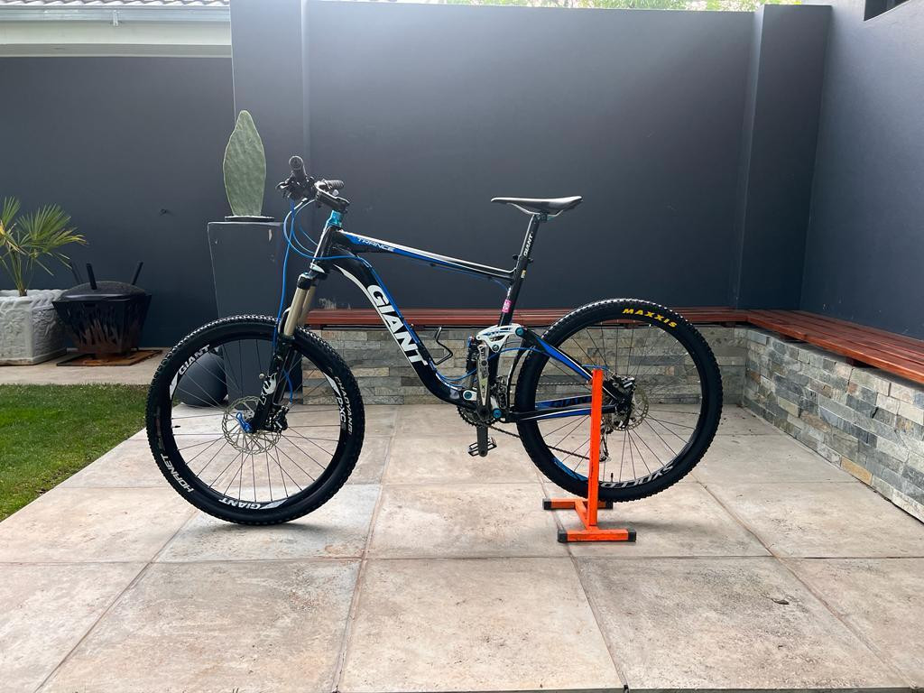 Giant Trans 2 Mountain Bike | Dual Suspension Mountain Bikes | Bike Hub