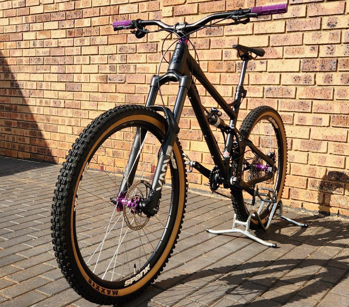Banshee Spitfire V2 | Dual Suspension Mountain Bikes | Bike Hub