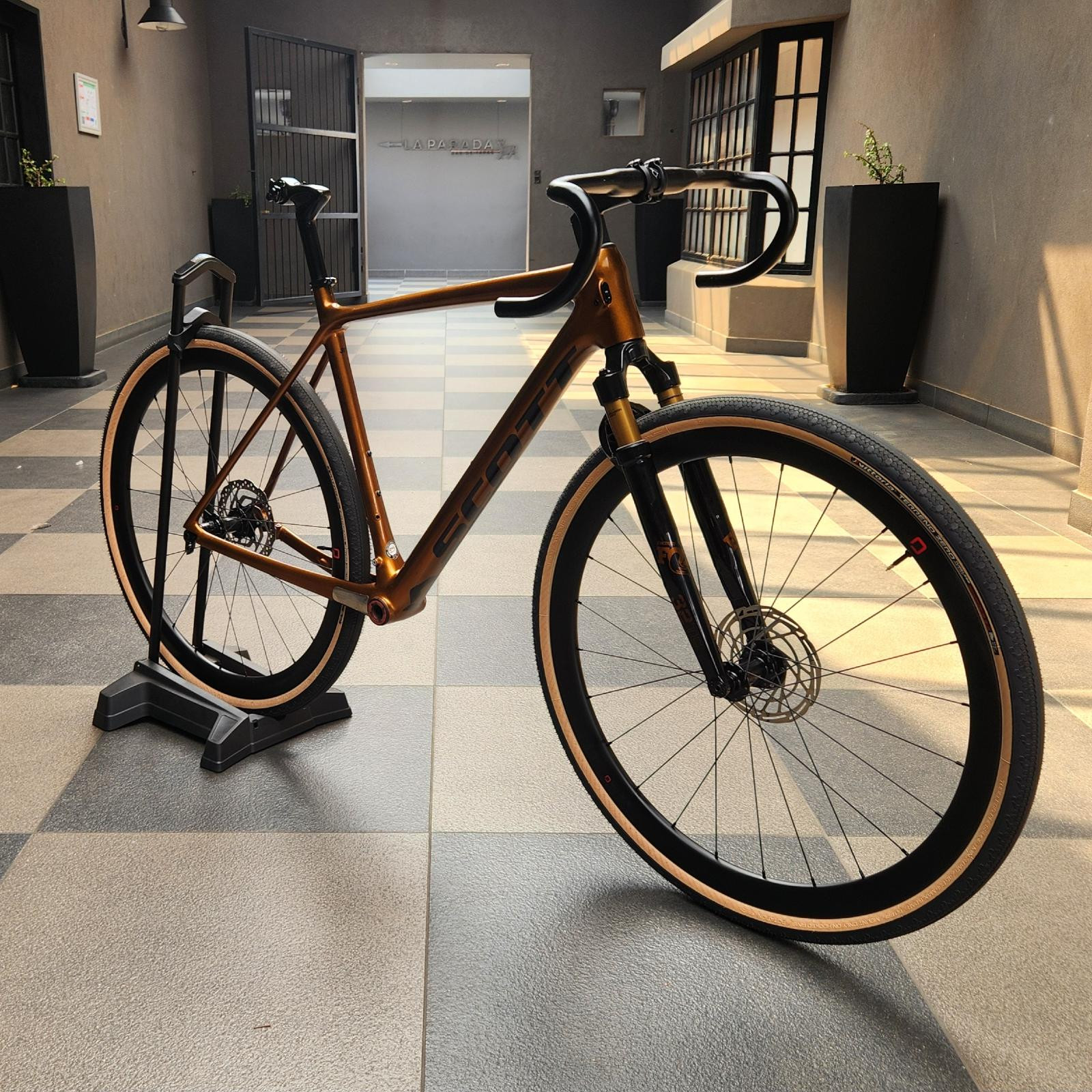 Scott Addict Gravel - Rolling chassis | Gravel Bike Frames | Bike Hub