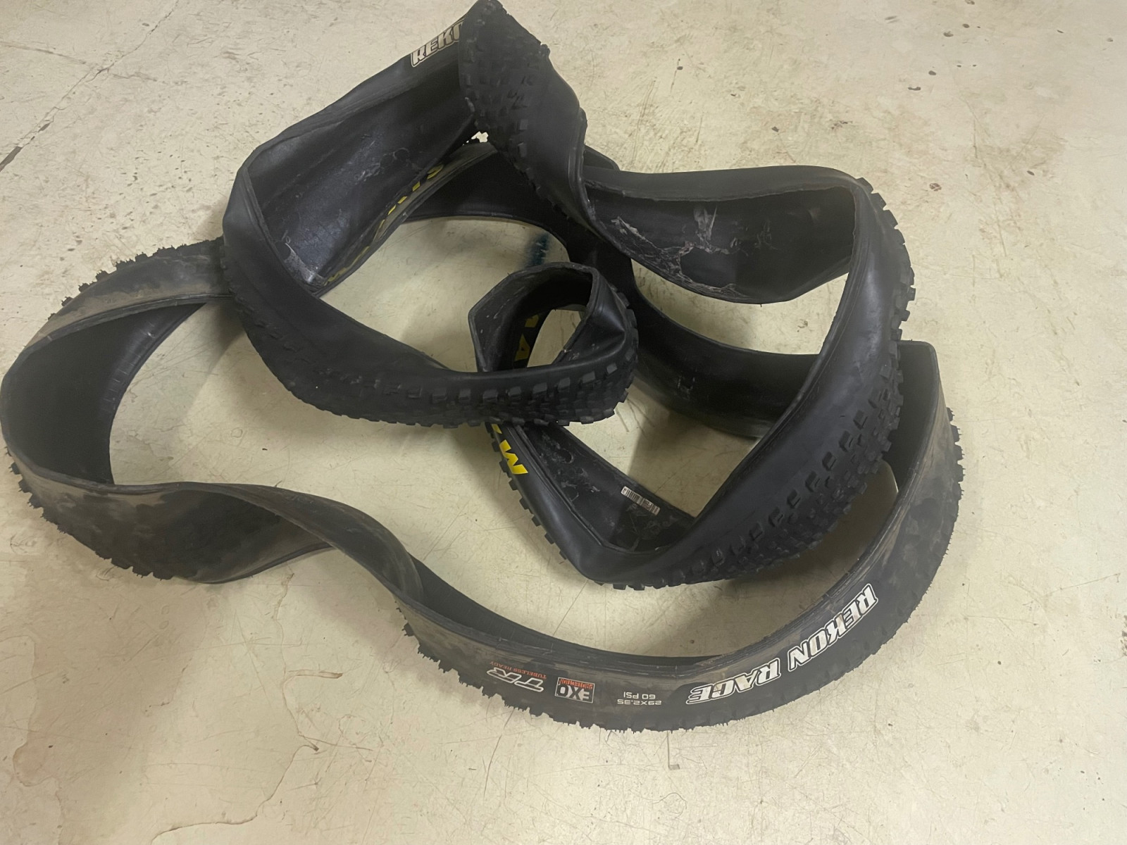1 x Maxiis Recon Race Tyre slightly used | Mountain Bike Tyres | Bike Hub