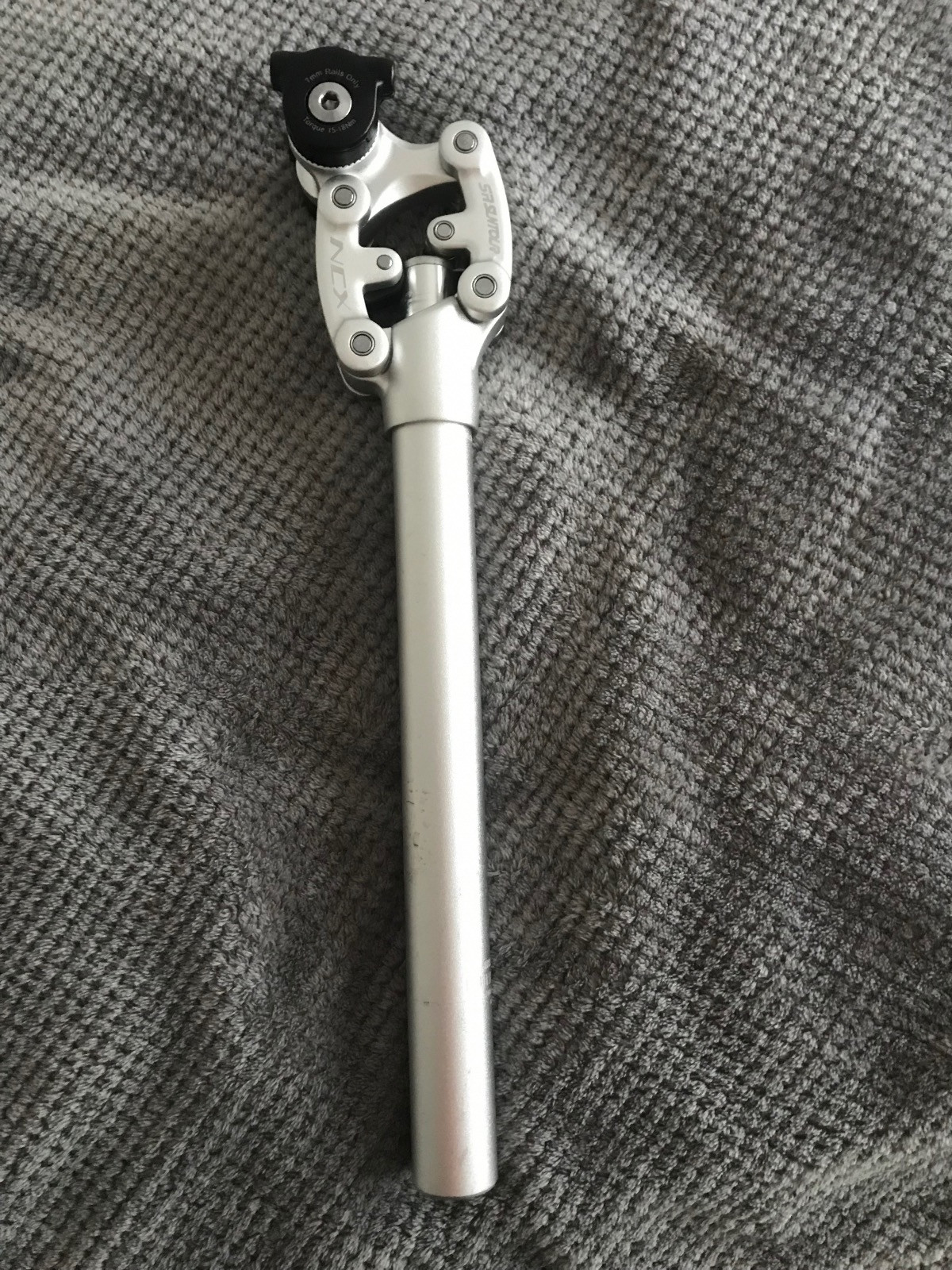 Suspension seatpost | Seat Posts | Bike Hub