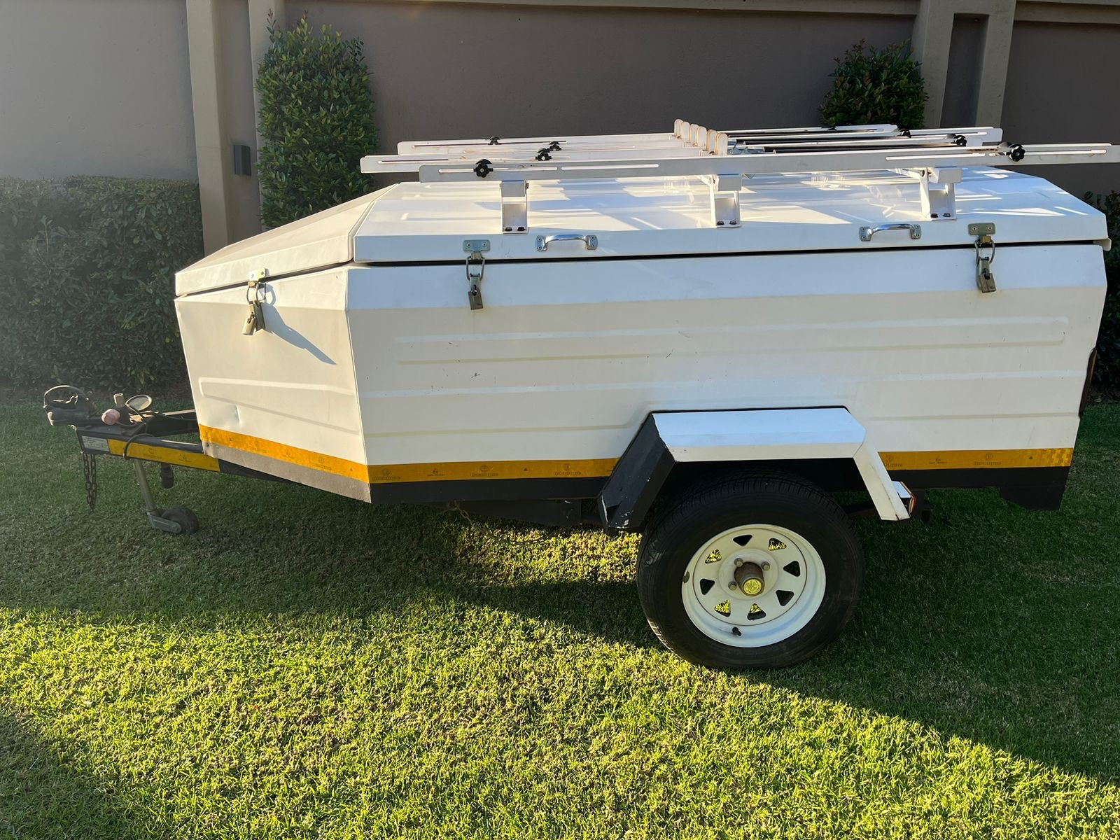 Karet 1800T trailer with 4 bike rack | Trailers | Bike Hub