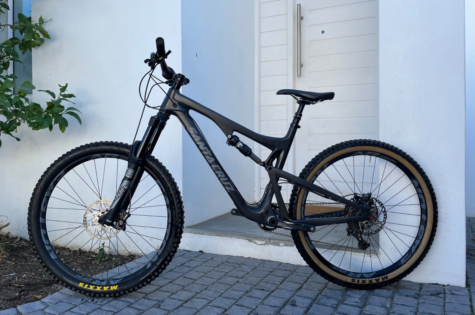Santa Cruz Bronson C | Dual Suspension Mountain Bikes | Bike Hub