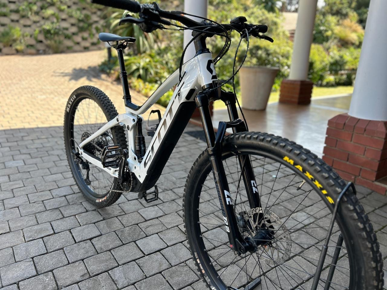 Scott Strike E-ride 940 | Dual Suspension Mountain E-Bikes | Bike Hub