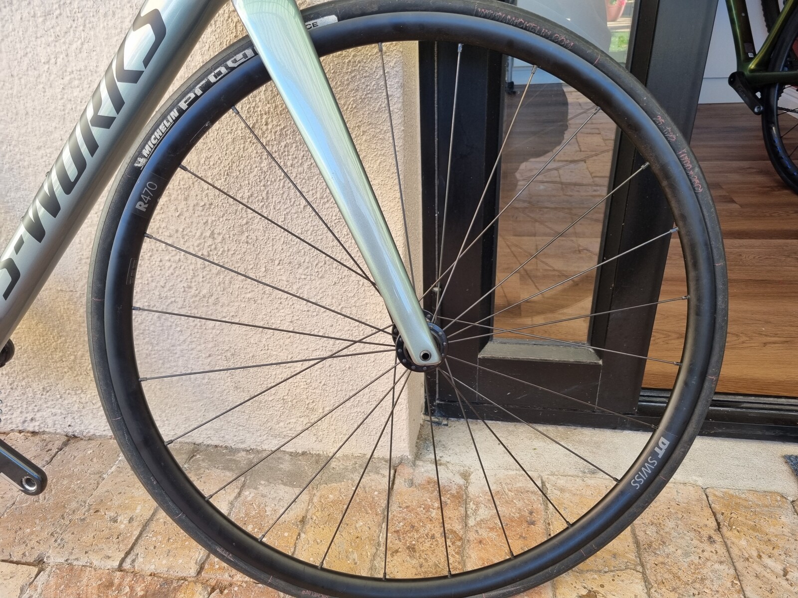 DT Swiss R470 Tubeless ready wheelset | Road Bike Wheels | Bike Hub