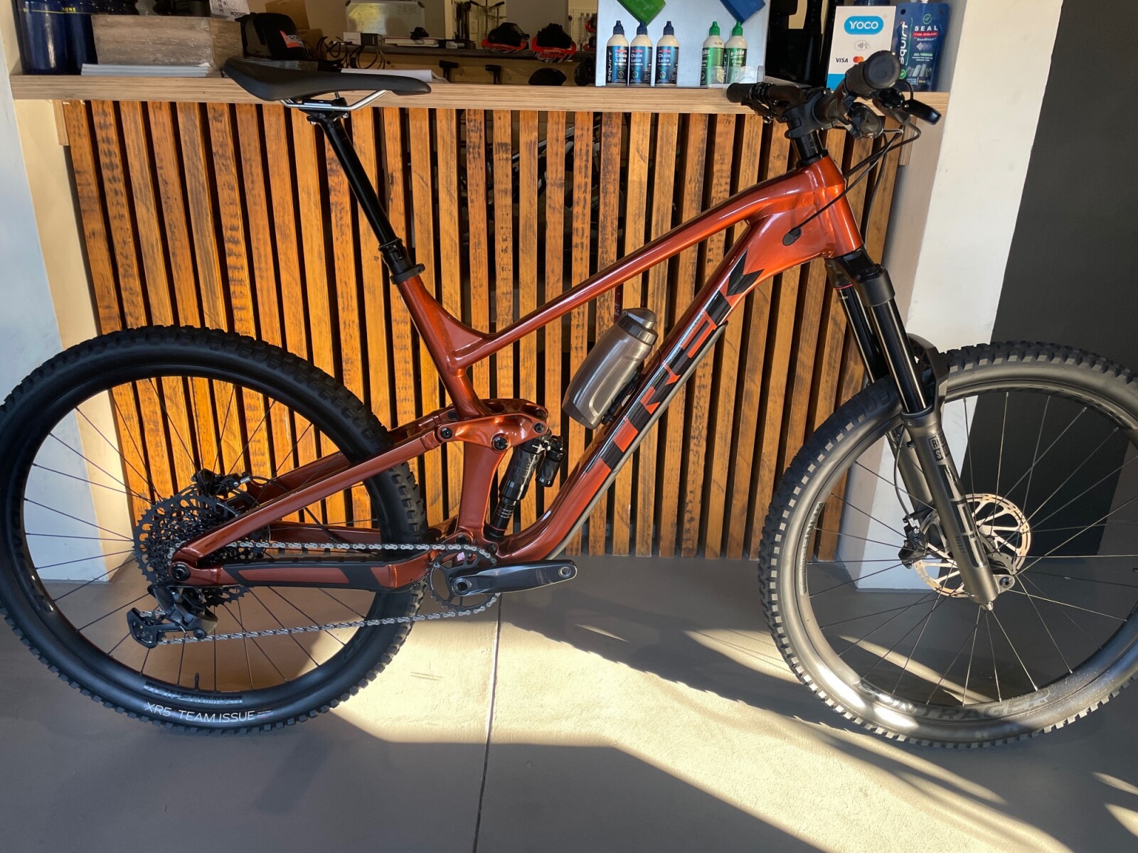 Trek Slash 8 Gen 5 XL | Dual Suspension Mountain Bikes | Bike Hub