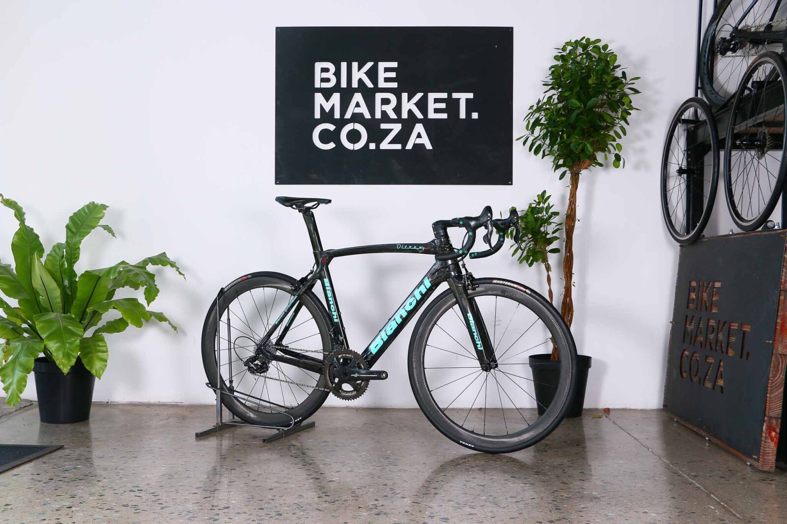 Pre-Owned Bianchi Oltrex R4 (56cm) BM9528 (2020) | Road Bikes | Bike Hub