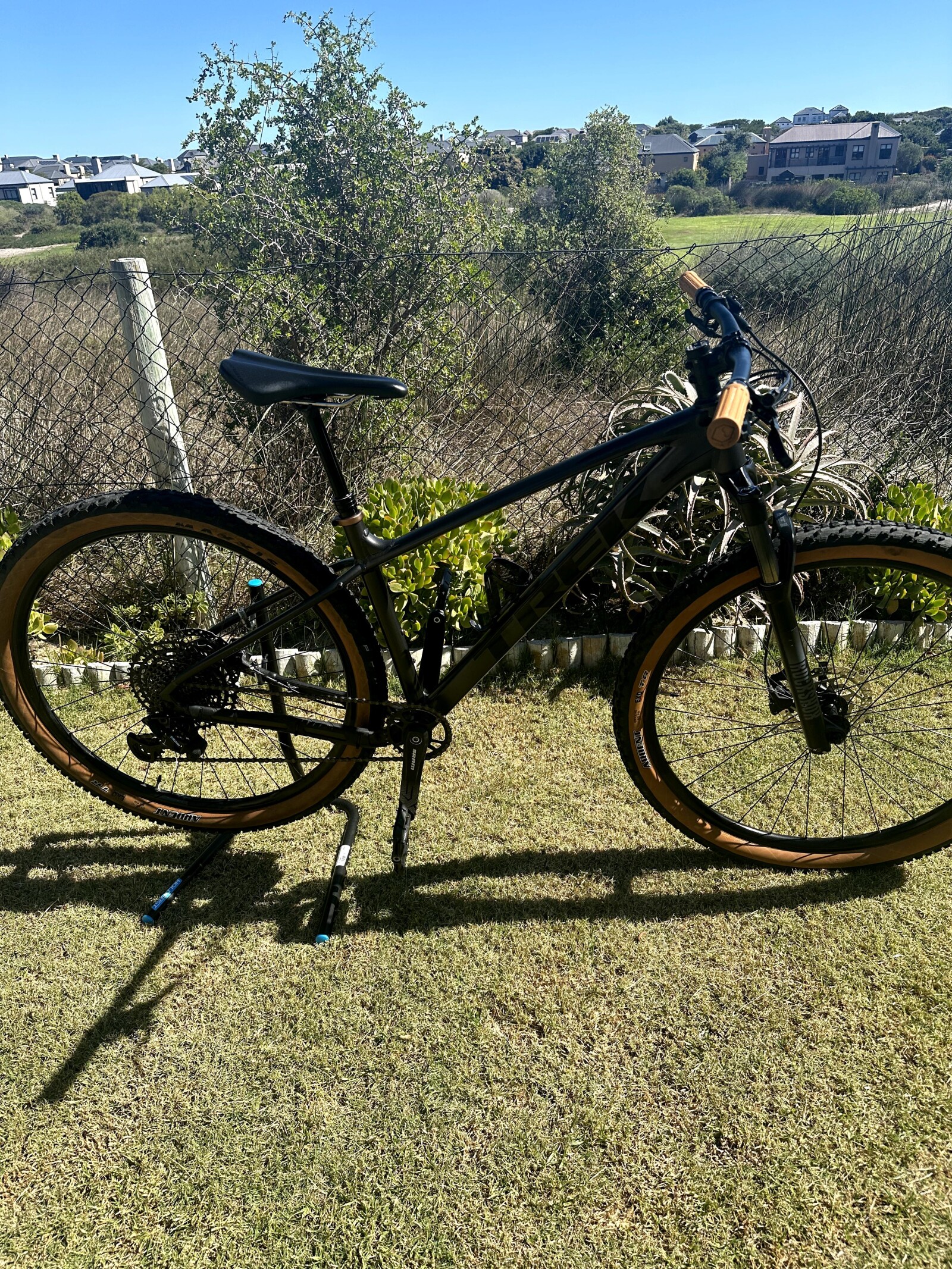 Trek Marlin 8 Gen 3 - 27.5" | Hardtail Mountain Bikes | Bike Hub