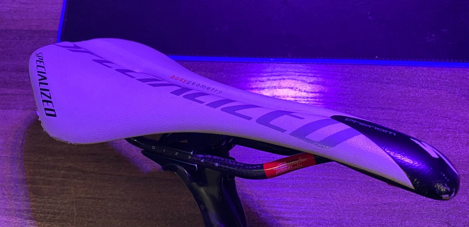 Carbon saddle & post | Saddles | Bike Hub