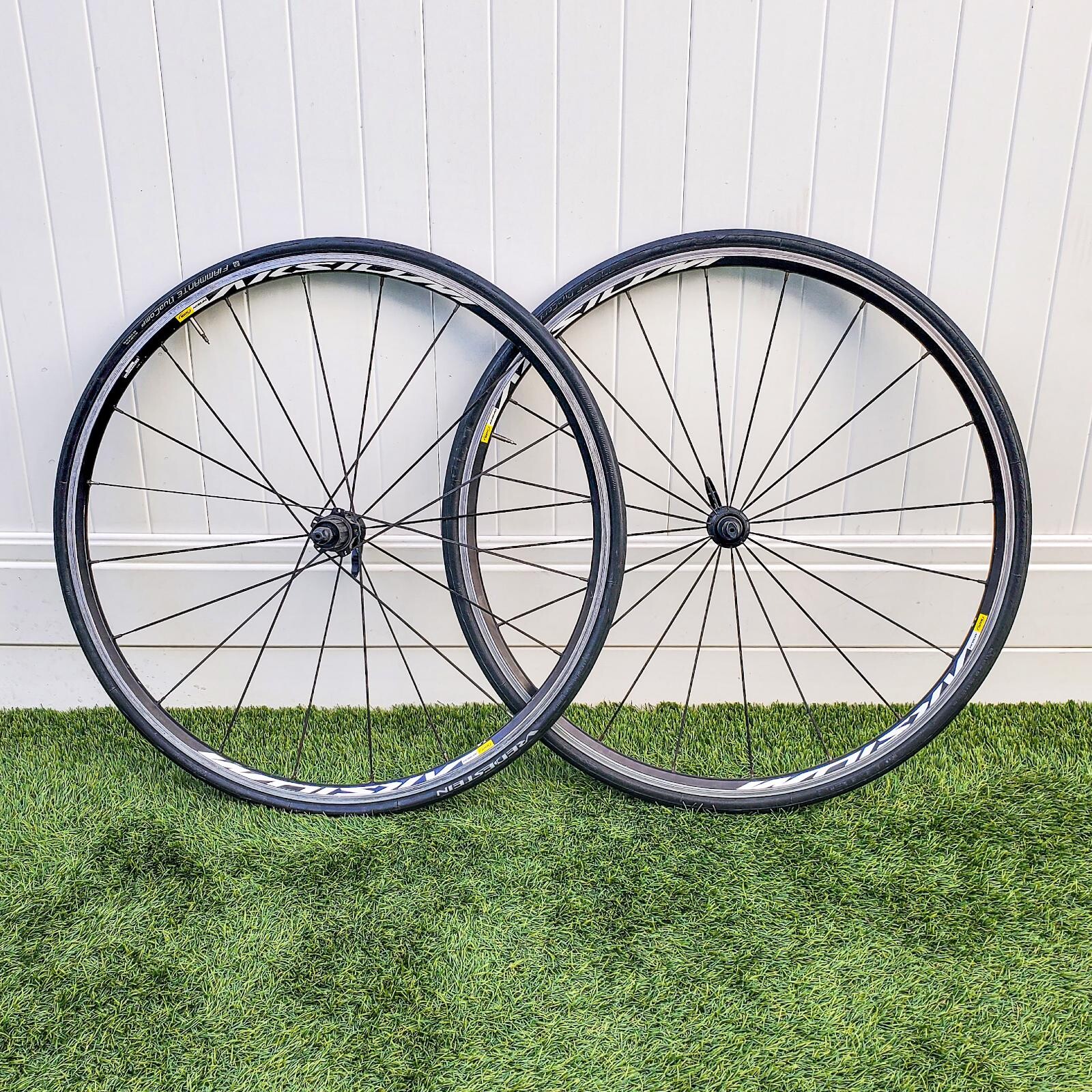 Mavic Aksium road bike wheelset | Road Bike Wheels | Bike Hub