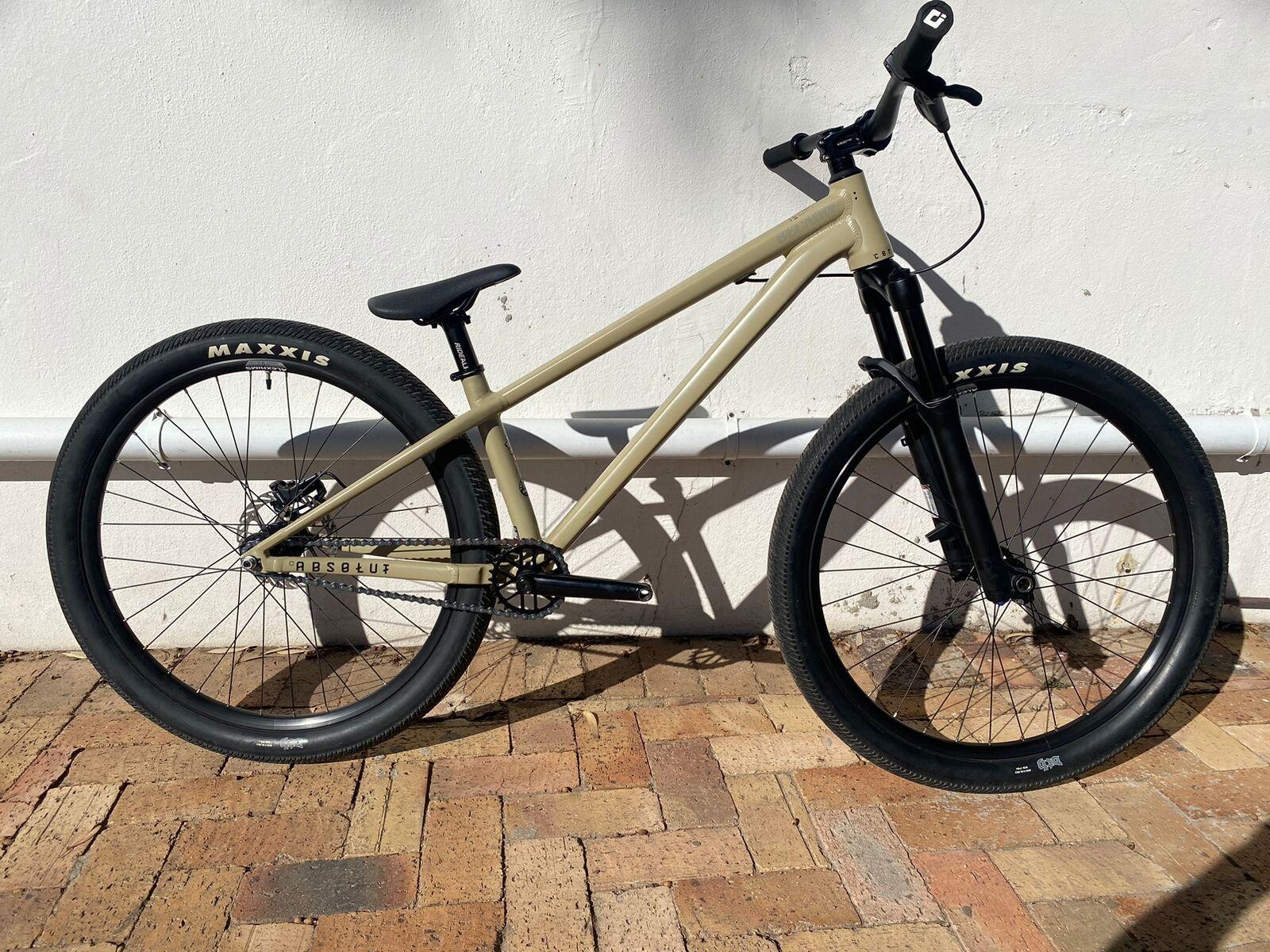 Commencal Absolut 2022 L | Dirt Jump Bikes | Bike Hub
