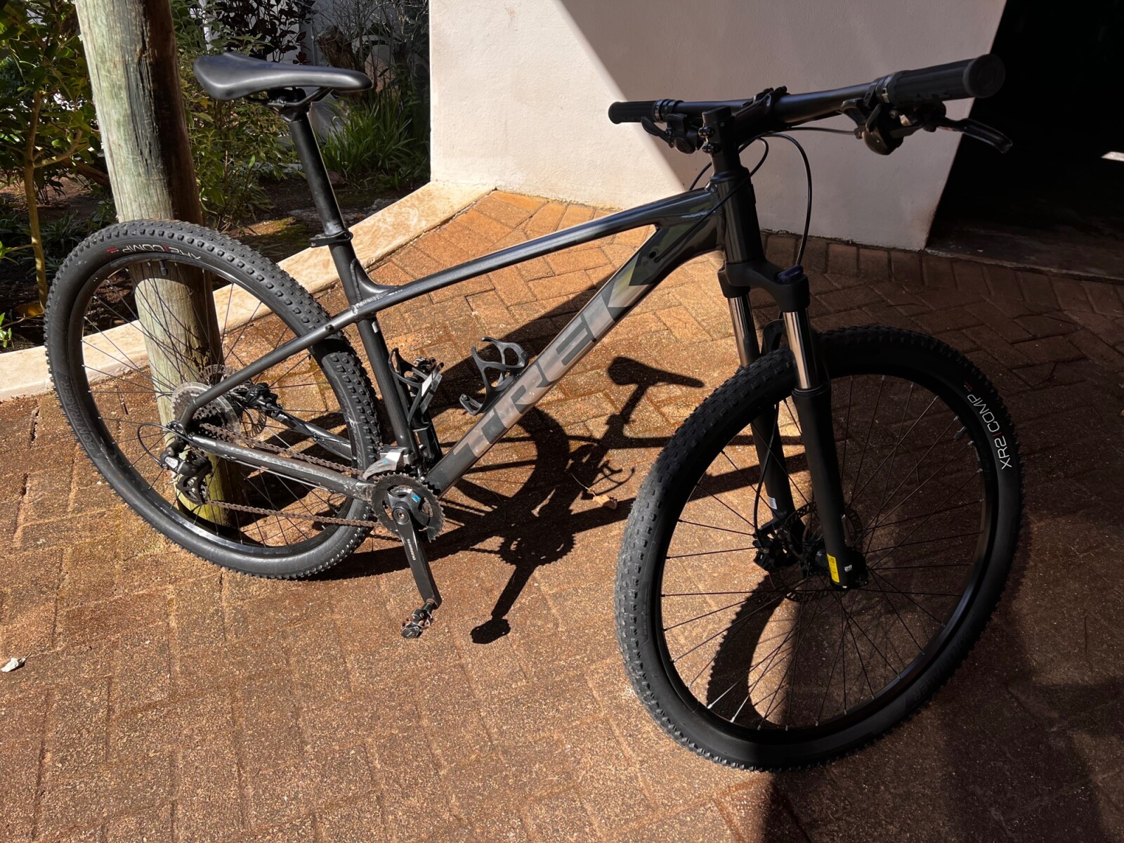 Trek Marlin 5 - Large | Hardtail Mountain Bikes | Bike Hub