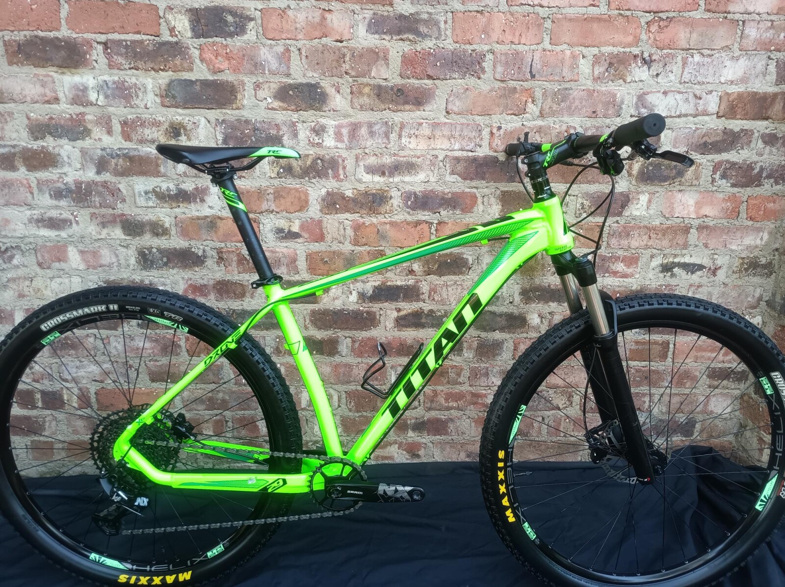 Titan Drone Expert Large 29er | Hardtail Mountain Bikes | Bike Hub