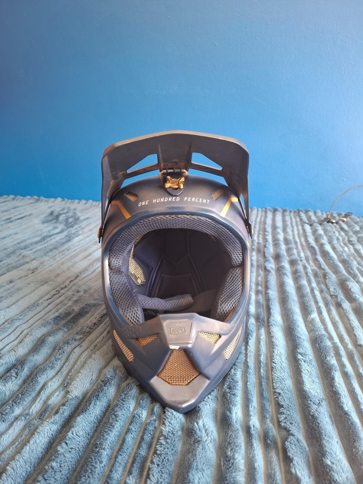 100% status helmet | Helmets | Bike Hub