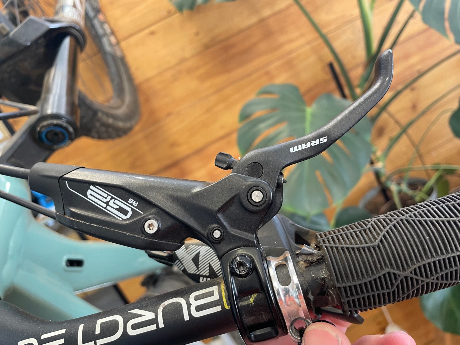 SRAM Guide G2 RS | Mountain Bike Brakes | Bike Hub