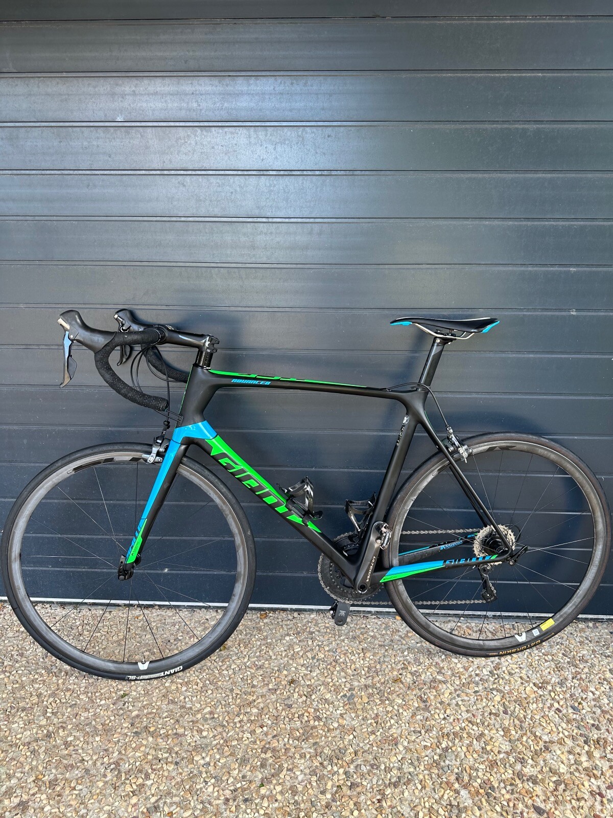 Giant Carbon Road Bike | Road Bikes | Bike Hub