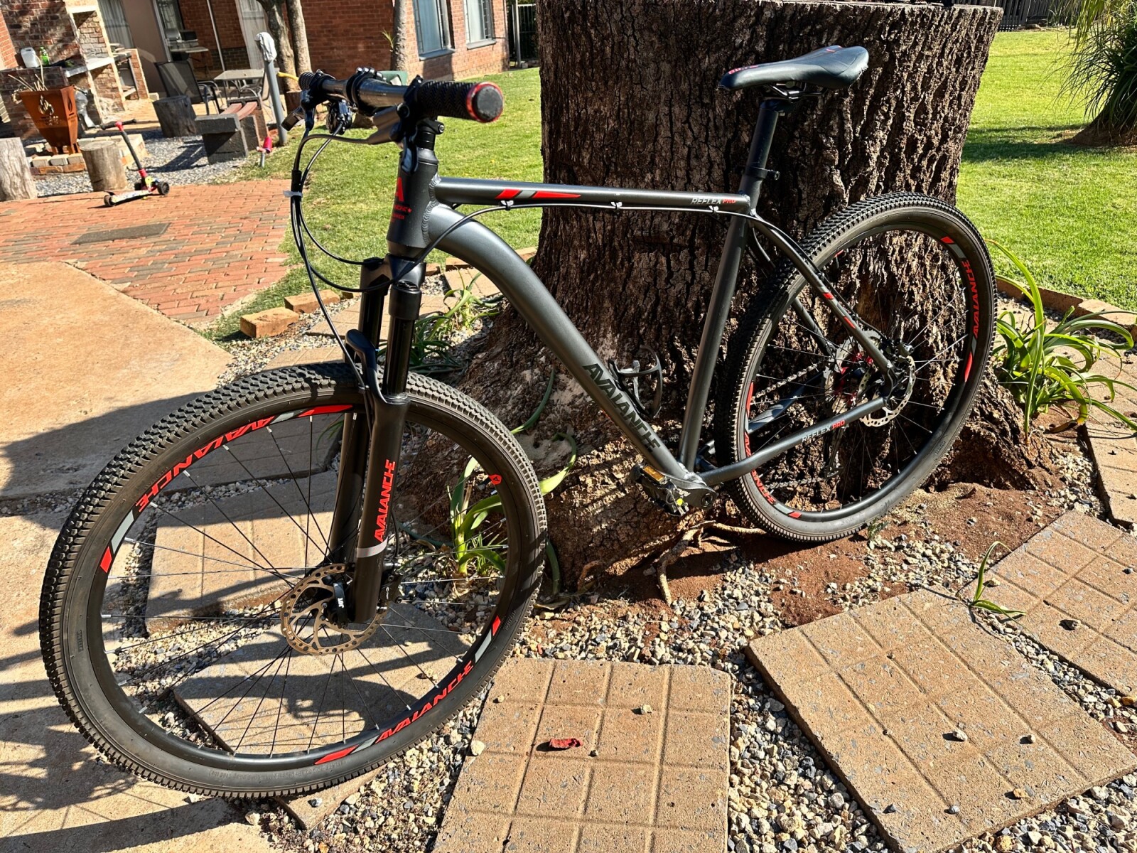 Avalanche Reflex Pro | Hardtail Mountain Bikes | Bike Hub