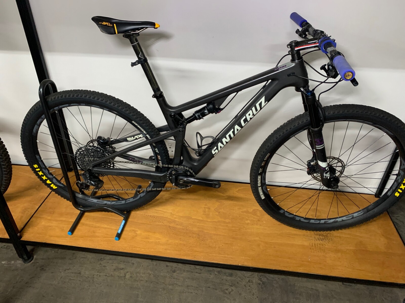 Santa Cruz Blur C | Dual Suspension Mountain Bikes | Bike Hub