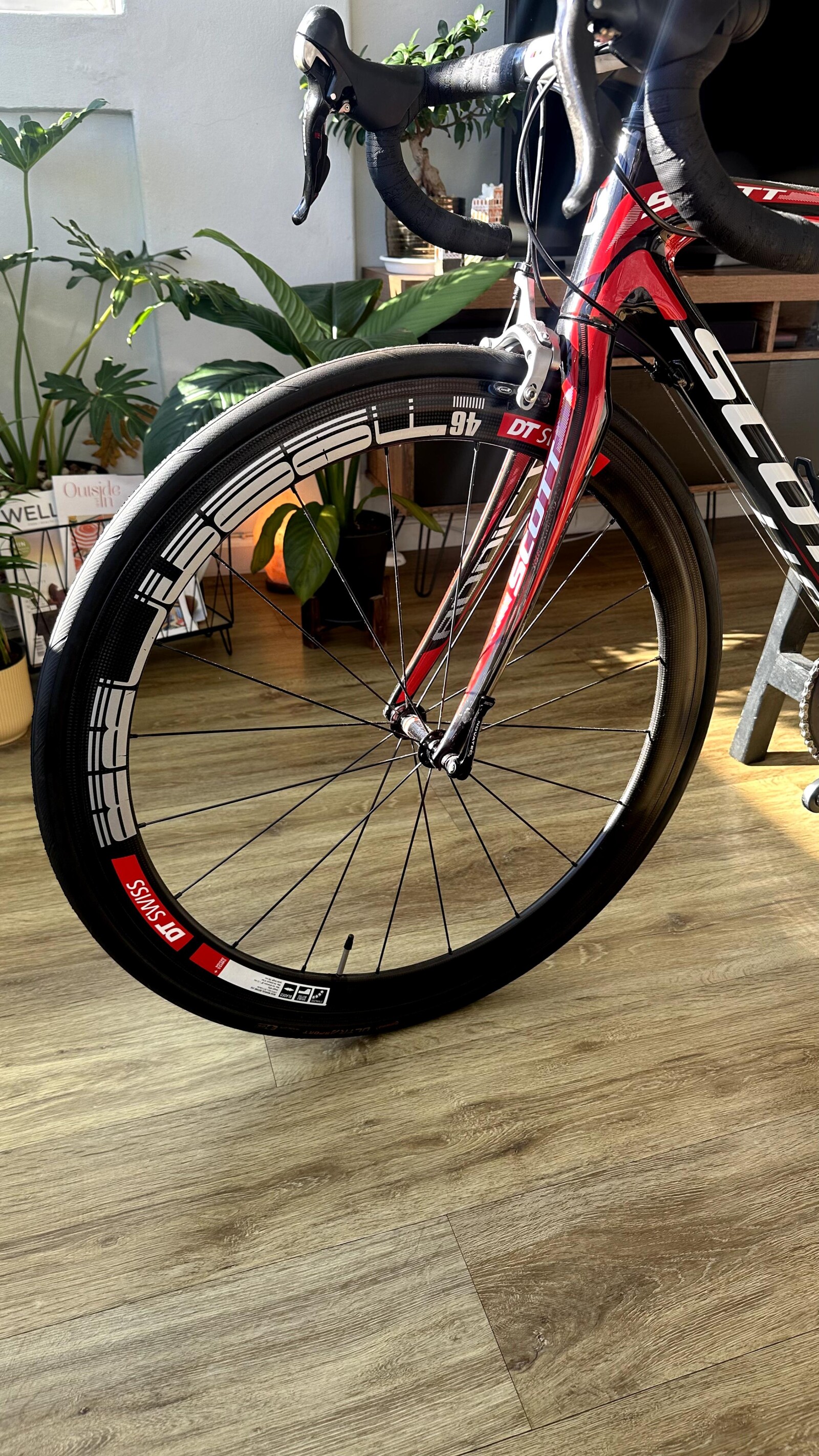 Scott Addict R2 | Road Bikes | Bike Hub